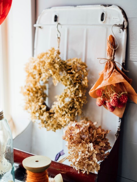 3 Cara Mengeringkan Bunga